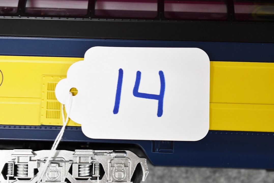 14. MTH O gauge, 20-6718 70’ Alaska smooth side, full length Vista Dome car, with box. - Redding ...